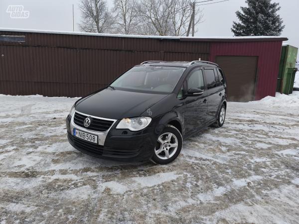 Melns Volkswagen Touran 2010 Kauņa, ar dzinēja tilpumu 1.90 L un nobraukumu 284 tūkst. km par 3799 €, foto 2 vietnē AUTOMOTO.COM.LV