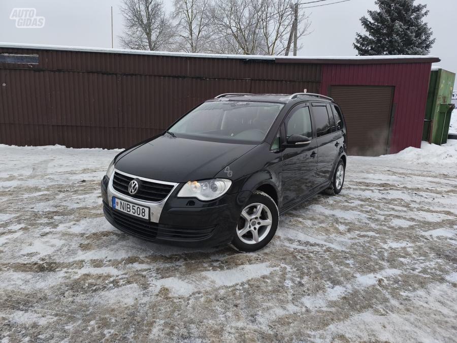Black Volkswagen Touran 2010 in Kaunas, with an engine capacity of 1.90 L and mileage of 284 thousand km for 3799 €, photo 2 on AUTOMOTO.COM.LV