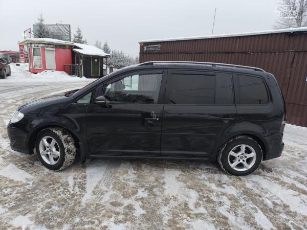 Melns Volkswagen Touran 2010 Kauņa, ar dzinēja tilpumu 1.90 L un nobraukumu 284 tūkst. km par 3799 €, foto 3 vietnē AUTOMOTO.COM.LV