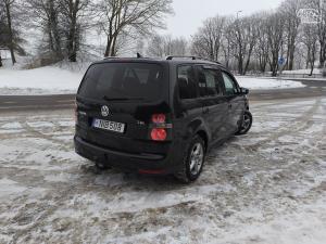 Black Volkswagen Touran 2010 in Kaunas, with an engine capacity of 1.90 L and mileage of 284 thousand km for 3799 €, photo 5 on AUTOMOTO.COM.LV