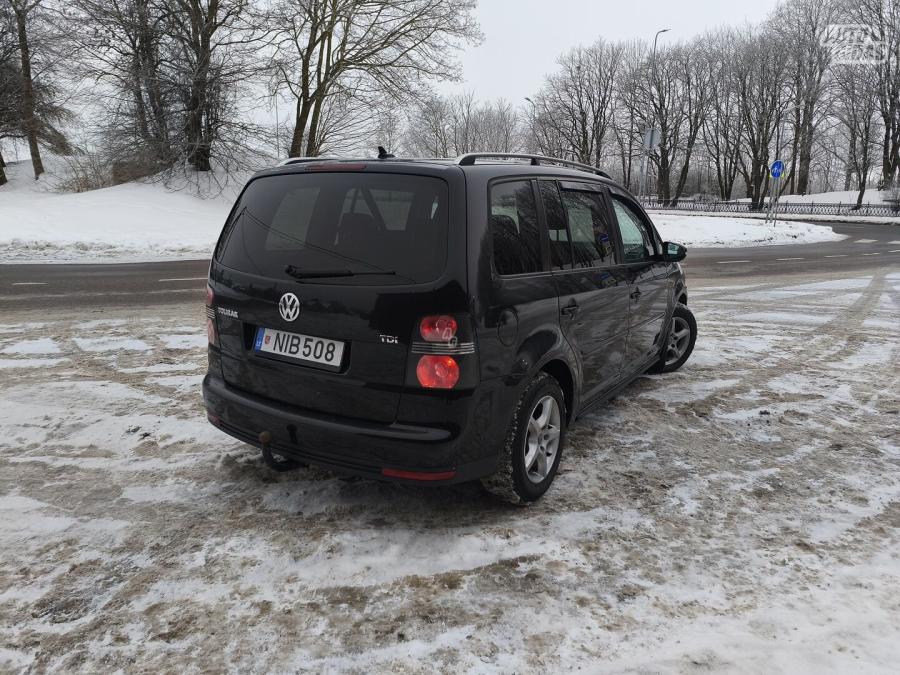 Black Volkswagen Touran 2010 in Kaunas, with an engine capacity of 1.90 L and mileage of 284 thousand km for 3799 €, photo 5 on AUTOMOTO.COM.LV
