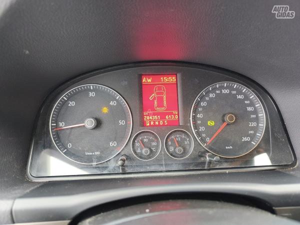 Melns Volkswagen Touran 2010 Kauņa, ar dzinēja tilpumu 1.90 L un nobraukumu 284 tūkst. km par 3799 €, foto 10 vietnē AUTOMOTO.COM.LV