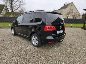 Melns Volkswagen Touran 2010 Pakruojis, ar dzinēja tilpumu 1.60 L un nobraukumu 298 tūkst. km par 4900 €, foto 2 vietnē AUTOMOTO.COM.LV