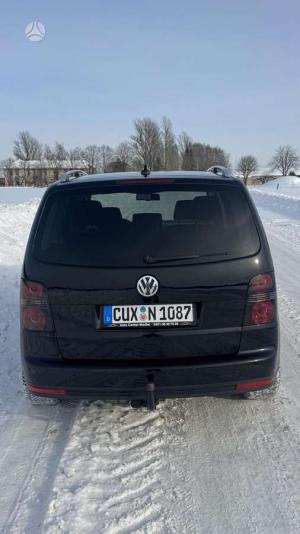 Melns Volkswagen Touran 2010 Biržai, ar dzinēja tilpumu 1.39 L un nobraukumu 215 tūkst. km par 3200 €, foto 4 vietnē AUTOMOTO.COM.LV