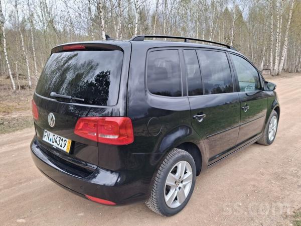 Black Volkswagen Touran 2010 in Preili, with an engine capacity of 2.00 L and mileage of 274 thousand km for 7150 €, photo 2 on AUTOMOTO.COM.LV