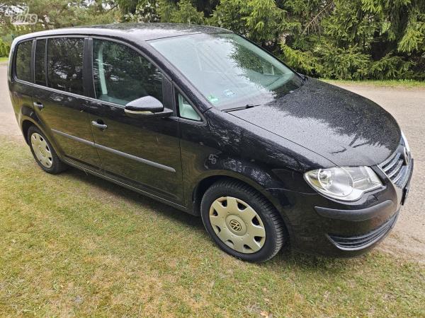 Black Volkswagen Touran 2010 in Mazeikiai, with an engine capacity of 1.90 L and mileage of 249 thousand km for 3950 €, photo 5 on AUTOMOTO.COM.LV