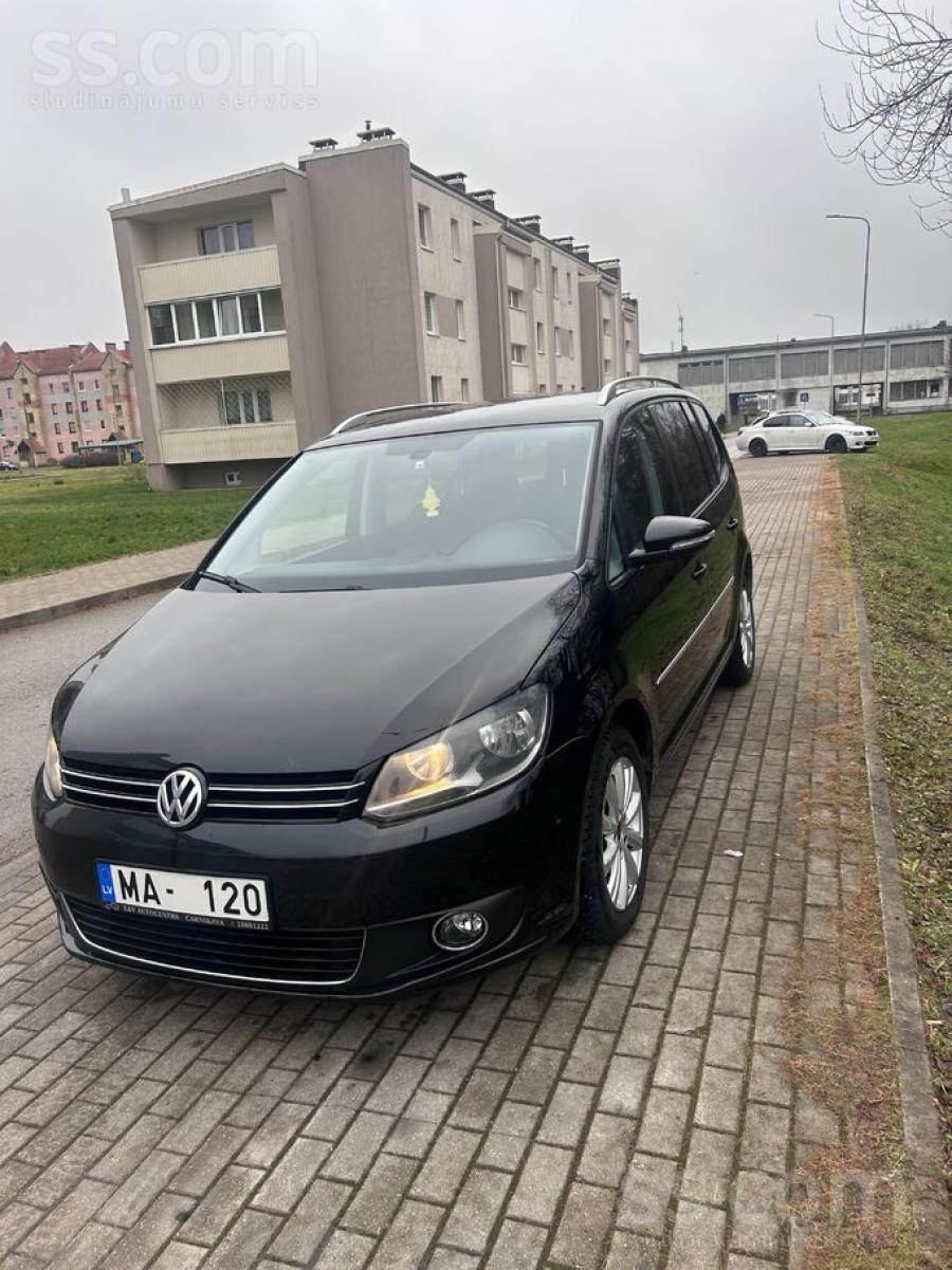 Black Volkswagen Touran 2010 in Riga, with an engine capacity of 2.00 L and mileage of 310 thousand km for 3500 €, photo 4 on AUTOMOTO.COM.LV