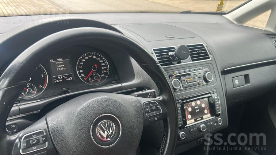 Black Volkswagen Touran 2010 in Riga, with an engine capacity of 2.00 L and mileage of 310 thousand km for 3500 €, photo 11 on AUTOMOTO.COM.LV