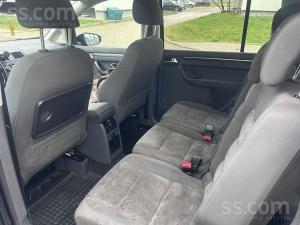 Black Volkswagen Touran 2010 in Riga, with an engine capacity of 2.00 L and mileage of 310 thousand km for 3500 €, photo 13 on AUTOMOTO.COM.LV