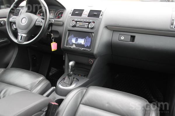 Melns Volkswagen Touran 2010 Tukums, ar dzinēja tilpumu 1.40 L un nobraukumu 235 tūkst. km par 5990 €, foto 4 vietnē AUTOMOTO.COM.LV