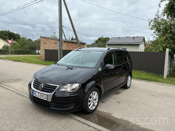 Melns Volkswagen Touran 2010 Daugavpils, ar dzinēja tilpumu 1.90 L un nobraukumu 0 tūkst. km par 4950 €, foto 1 vietnē AUTOMOTO.COM.LV
