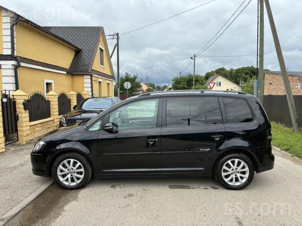 Melns Volkswagen Touran 2010 Daugavpils, ar dzinēja tilpumu 1.90 L un nobraukumu 0 tūkst. km par 4950 €, foto 2 vietnē AUTOMOTO.COM.LV