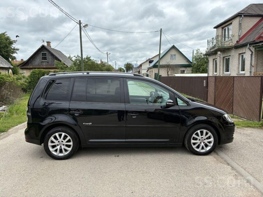 Melns Volkswagen Touran 2010 Daugavpils, ar dzinēja tilpumu 1.90 L un nobraukumu 0 tūkst. km par 4950 €, foto 7 vietnē AUTOMOTO.COM.LV