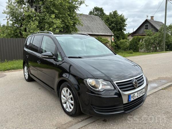 Melns Volkswagen Touran 2010 Daugavpils, ar dzinēja tilpumu 1.90 L un nobraukumu 0 tūkst. km par 4950 €, foto 7 vietnē AUTOMOTO.COM.LV
