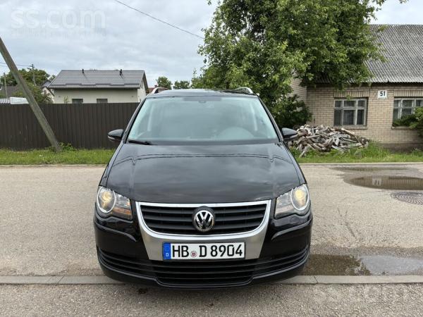 Melns Volkswagen Touran 2010 Daugavpils, ar dzinēja tilpumu 1.90 L un nobraukumu 0 tūkst. km par 4950 €, foto 8 vietnē AUTOMOTO.COM.LV