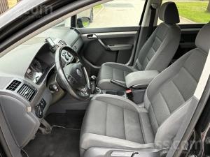 Melns Volkswagen Touran 2010 Daugavpils, ar dzinēja tilpumu 1.90 L un nobraukumu 0 tūkst. km par 4950 €, foto 11 vietnē AUTOMOTO.COM.LV