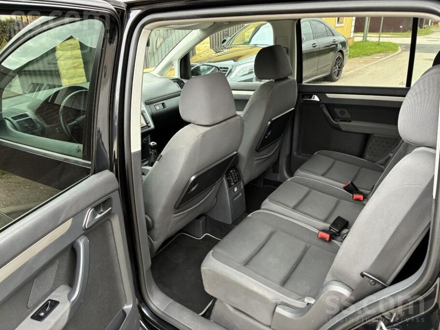 Melns Volkswagen Touran 2010 Daugavpils, ar dzinēja tilpumu 1.90 L un nobraukumu 0 tūkst. km par 4950 €, foto 12 vietnē AUTOMOTO.COM.LV