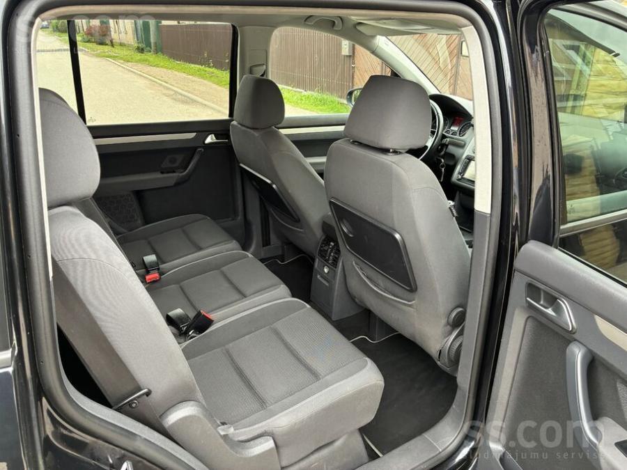 Melns Volkswagen Touran 2010 Daugavpils, ar dzinēja tilpumu 1.90 L un nobraukumu 0 tūkst. km par 4950 €, foto 14 vietnē AUTOMOTO.COM.LV