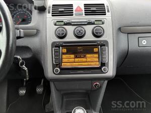 Melns Volkswagen Touran 2010 Daugavpils, ar dzinēja tilpumu 1.90 L un nobraukumu 0 tūkst. km par 4950 €, foto 17 vietnē AUTOMOTO.COM.LV