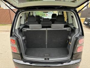 Melns Volkswagen Touran 2010 Daugavpils, ar dzinēja tilpumu 1.90 L un nobraukumu 0 tūkst. km par 4950 €, foto 19 vietnē AUTOMOTO.COM.LV