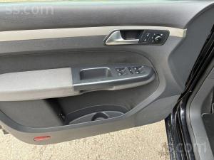 Melns Volkswagen Touran 2010 Daugavpils, ar dzinēja tilpumu 1.90 L un nobraukumu 0 tūkst. km par 4950 €, foto 24 vietnē AUTOMOTO.COM.LV