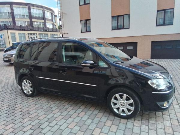 Melns Volkswagen Touran 2010 Rīga, ar dzinēja tilpumu 2.00 L un nobraukumu 226 tūkst. km par 2990 €, foto 4 vietnē AUTOMOTO.COM.LV