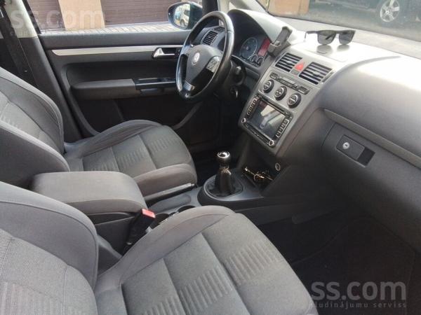 Melns Volkswagen Touran 2010 Rīga, ar dzinēja tilpumu 2.00 L un nobraukumu 226 tūkst. km par 2990 €, foto 8 vietnē AUTOMOTO.COM.LV
