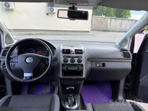 Черный Фольксваген Туран 2010 в Даугавпилс, объемом двигателя 1.90 л и пробегом 0 тыс. км за 1550 €, фото 10 на AUTOMOTO.COM.LV