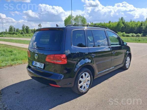 Melns Volkswagen Touran 2010 Preiļi, ar dzinēja tilpumu 2.00 L un nobraukumu 274 tūkst. km par 6950 €, foto 3 vietnē AUTOMOTO.COM.LV