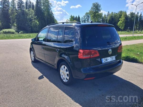 Melns Volkswagen Touran 2010 Preiļi, ar dzinēja tilpumu 2.00 L un nobraukumu 274 tūkst. km par 6950 €, foto 4 vietnē AUTOMOTO.COM.LV