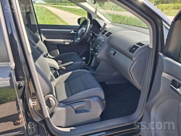 Melns Volkswagen Touran 2010 Preiļi, ar dzinēja tilpumu 2.00 L un nobraukumu 274 tūkst. km par 6950 €, foto 7 vietnē AUTOMOTO.COM.LV