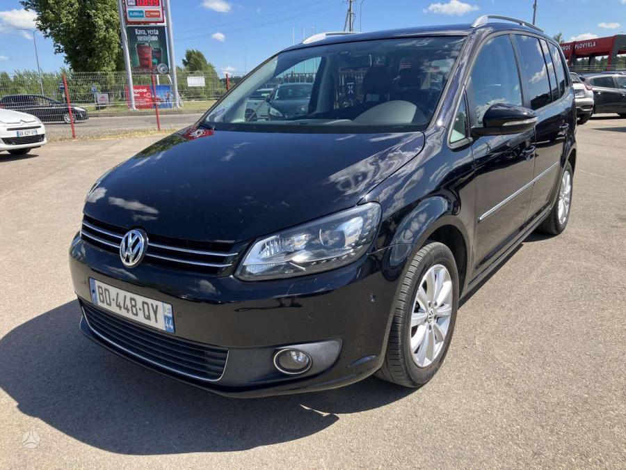Black Volkswagen Touran 2010 in Taurage, with an engine capacity of 1.39 L and mileage of 220 thousand km for 5000 €, photo 1 on AUTOMOTO.COM.LV