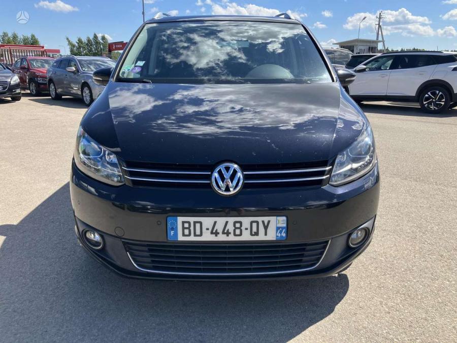 Black Volkswagen Touran 2010 in Taurage, with an engine capacity of 1.39 L and mileage of 220 thousand km for 5000 €, photo 3 on AUTOMOTO.COM.LV