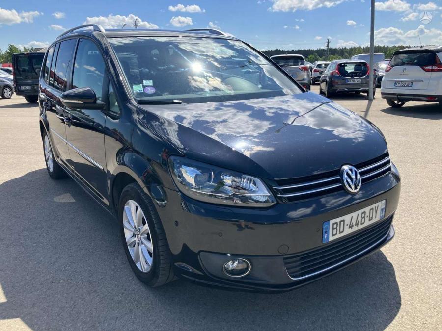 Black Volkswagen Touran 2010 in Taurage, with an engine capacity of 1.39 L and mileage of 220 thousand km for 5000 €, photo 9 on AUTOMOTO.COM.LV