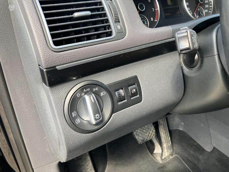 Black Volkswagen Touran 2010 in Taurage, with an engine capacity of 1.39 L and mileage of 220 thousand km for 5000 €, photo 15 on AUTOMOTO.COM.LV
