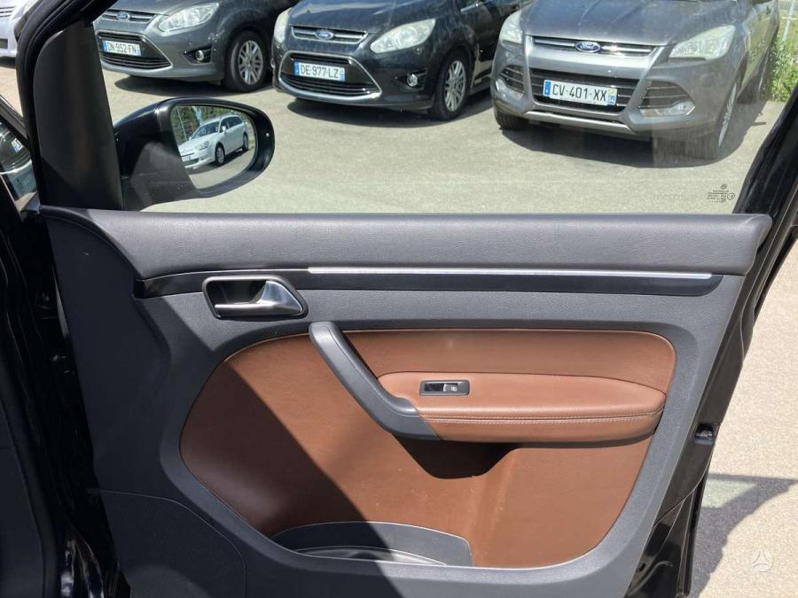 Black Volkswagen Touran 2010 in Taurage, with an engine capacity of 1.39 L and mileage of 220 thousand km for 5000 €, photo 21 on AUTOMOTO.COM.LV