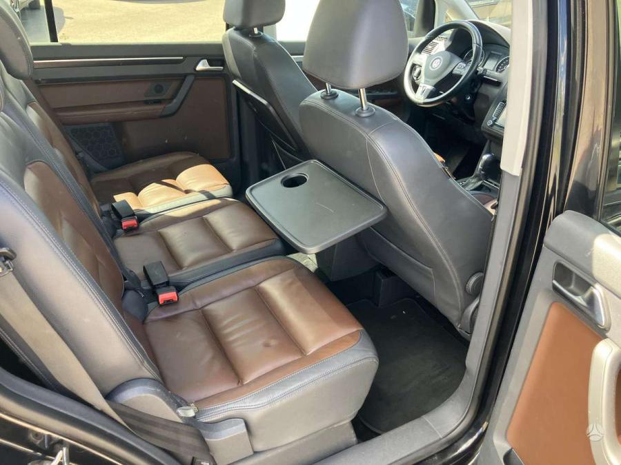 Black Volkswagen Touran 2010 in Taurage, with an engine capacity of 1.39 L and mileage of 220 thousand km for 5000 €, photo 26 on AUTOMOTO.COM.LV