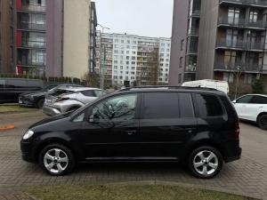 Melns Volkswagen Touran 2010 Rīga, ar dzinēja tilpumu 2.00 L un nobraukumu 295 tūkst. km par 2790 €, foto 4 vietnē AUTOMOTO.COM.LV