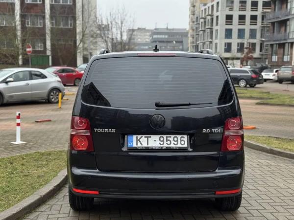 Black Volkswagen Touran 2010 in Riga, with an engine capacity of 2.00 L and mileage of 295 thousand km for 2790 €, photo 4 on AUTOMOTO.COM.LV