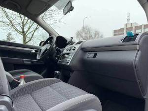 Melns Volkswagen Touran 2010 Rīga, ar dzinēja tilpumu 2.00 L un nobraukumu 295 tūkst. km par 2790 €, foto 9 vietnē AUTOMOTO.COM.LV