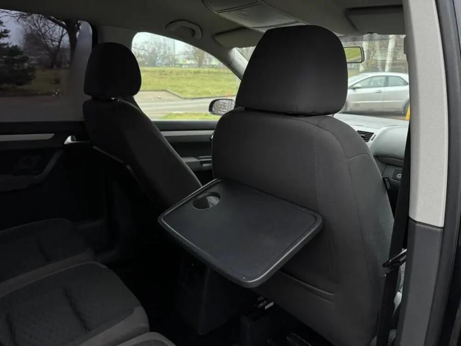 Melns Volkswagen Touran 2010 Rīga, ar dzinēja tilpumu 2.00 L un nobraukumu 295 tūkst. km par 2790 €, foto 10 vietnē AUTOMOTO.COM.LV