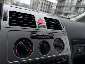 Melns Volkswagen Touran 2010 Rīga, ar dzinēja tilpumu 2.00 L un nobraukumu 295 tūkst. km par 2790 €, foto 14 vietnē AUTOMOTO.COM.LV
