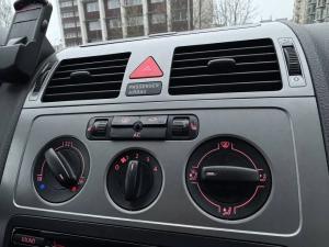 Melns Volkswagen Touran 2010 Rīga, ar dzinēja tilpumu 2.00 L un nobraukumu 295 tūkst. km par 2790 €, foto 15 vietnē AUTOMOTO.COM.LV