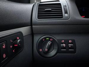 Melns Volkswagen Touran 2010 Rīga, ar dzinēja tilpumu 2.00 L un nobraukumu 295 tūkst. km par 2790 €, foto 18 vietnē AUTOMOTO.COM.LV