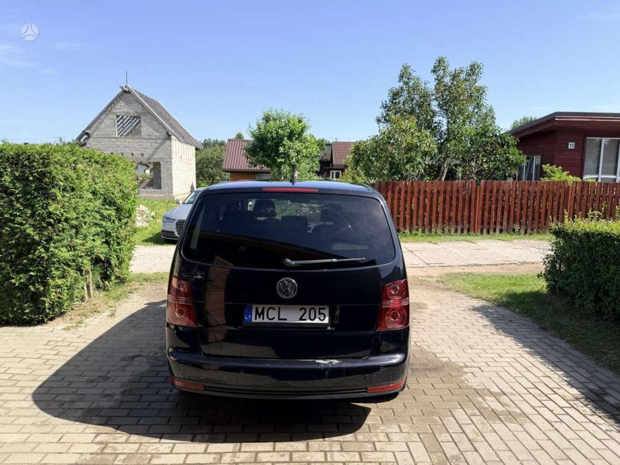 Черный Фольксваген Туран 2010 в Друскининкай, объемом двигателя 1.90 л и пробегом 205 тыс. км за 3000 €, фото 5 на AUTOMOTO.COM.LV
