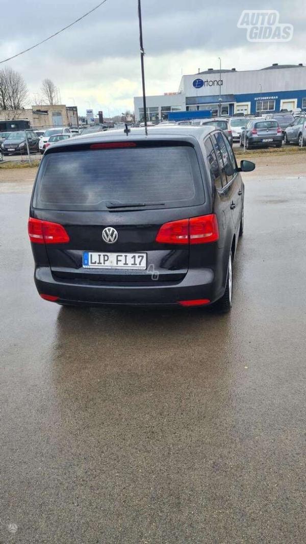 Black Volkswagen Touran 2010 in Siauliai, with an engine capacity of 1.60 L and mileage of 270 thousand km for 4700 €, photo 5 on AUTOMOTO.COM.LV