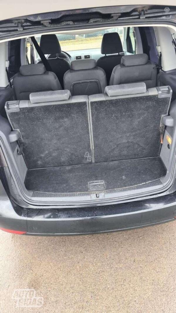 Black Volkswagen Touran 2010 in Siauliai, with an engine capacity of 1.60 L and mileage of 270 thousand km for 4700 €, photo 7 on AUTOMOTO.COM.LV