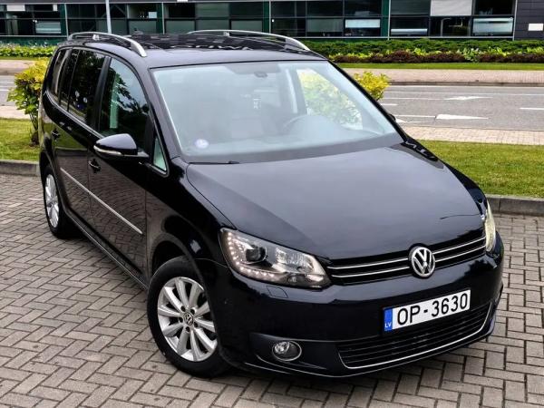 Melns Volkswagen Touran 2010 Jelgava, ar dzinēja tilpumu 1.40 L un nobraukumu 221 tūkst. km par 6990 €, foto 1 vietnē AUTOMOTO.COM.LV