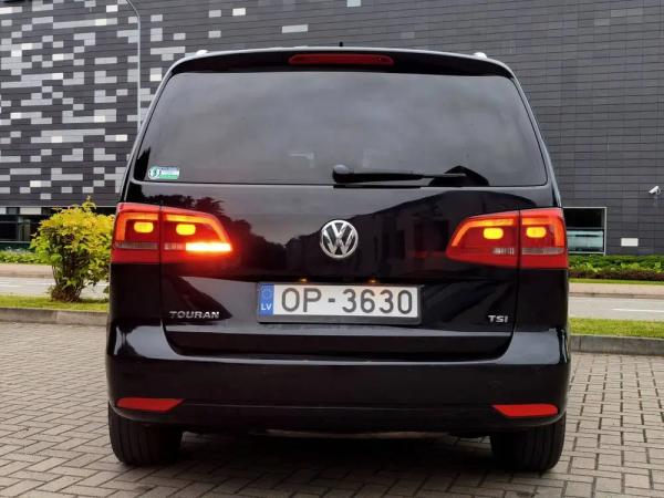 Melns Volkswagen Touran 2010 Jelgava, ar dzinēja tilpumu 1.40 L un nobraukumu 221 tūkst. km par 6990 €, foto 3 vietnē AUTOMOTO.COM.LV
