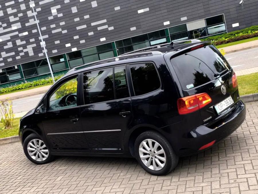 Melns Volkswagen Touran 2010 Jelgava, ar dzinēja tilpumu 1.40 L un nobraukumu 221 tūkst. km par 6990 €, foto 6 vietnē AUTOMOTO.COM.LV